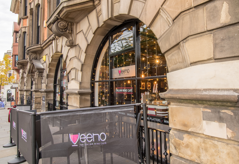 Veeno cafe chain opens talks to raise capital to become a national brand
