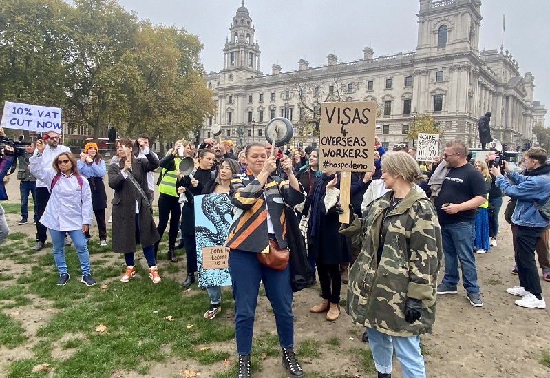BREAKING NEWS: Hospitality workers demand support at London protest as ...